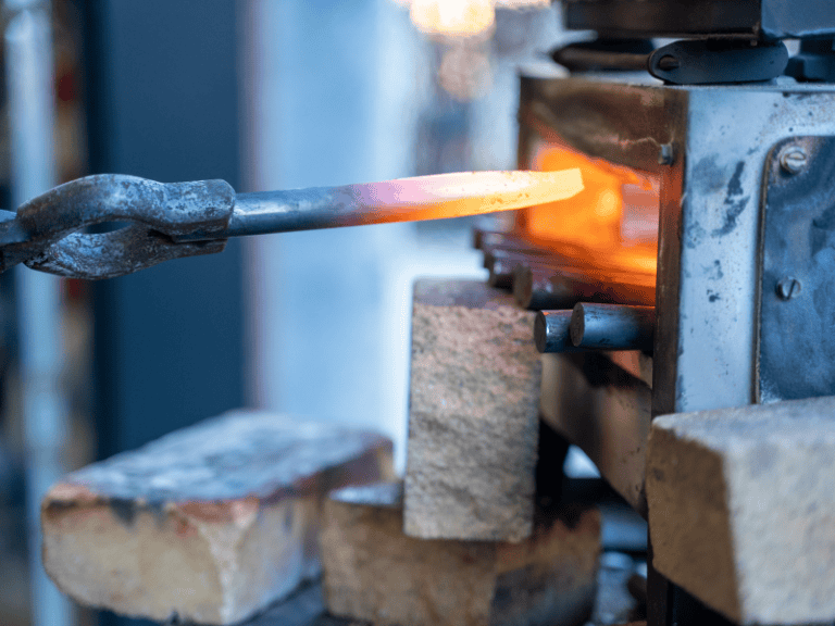 Qu'est-ce que le forgeage ? Guide complet 2025